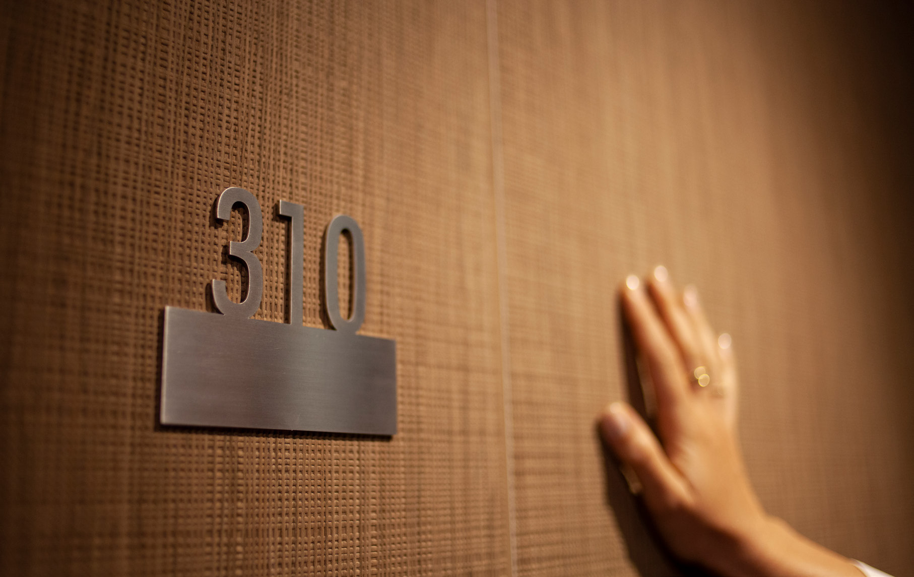 Produzione porte per hotel in legno - Zanini