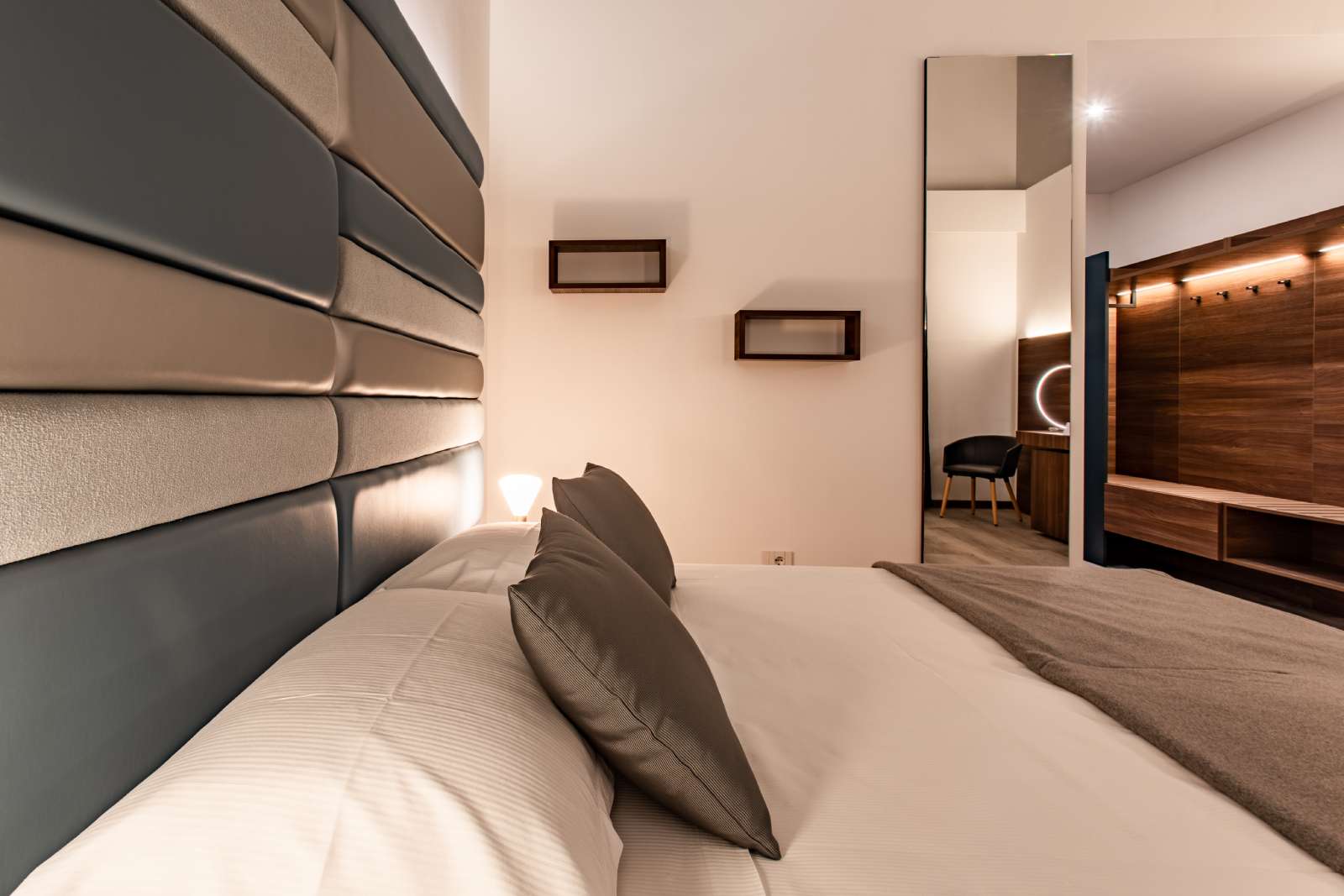 Doors, interior and fire doors, solutions and furniture for hotels | Zanini